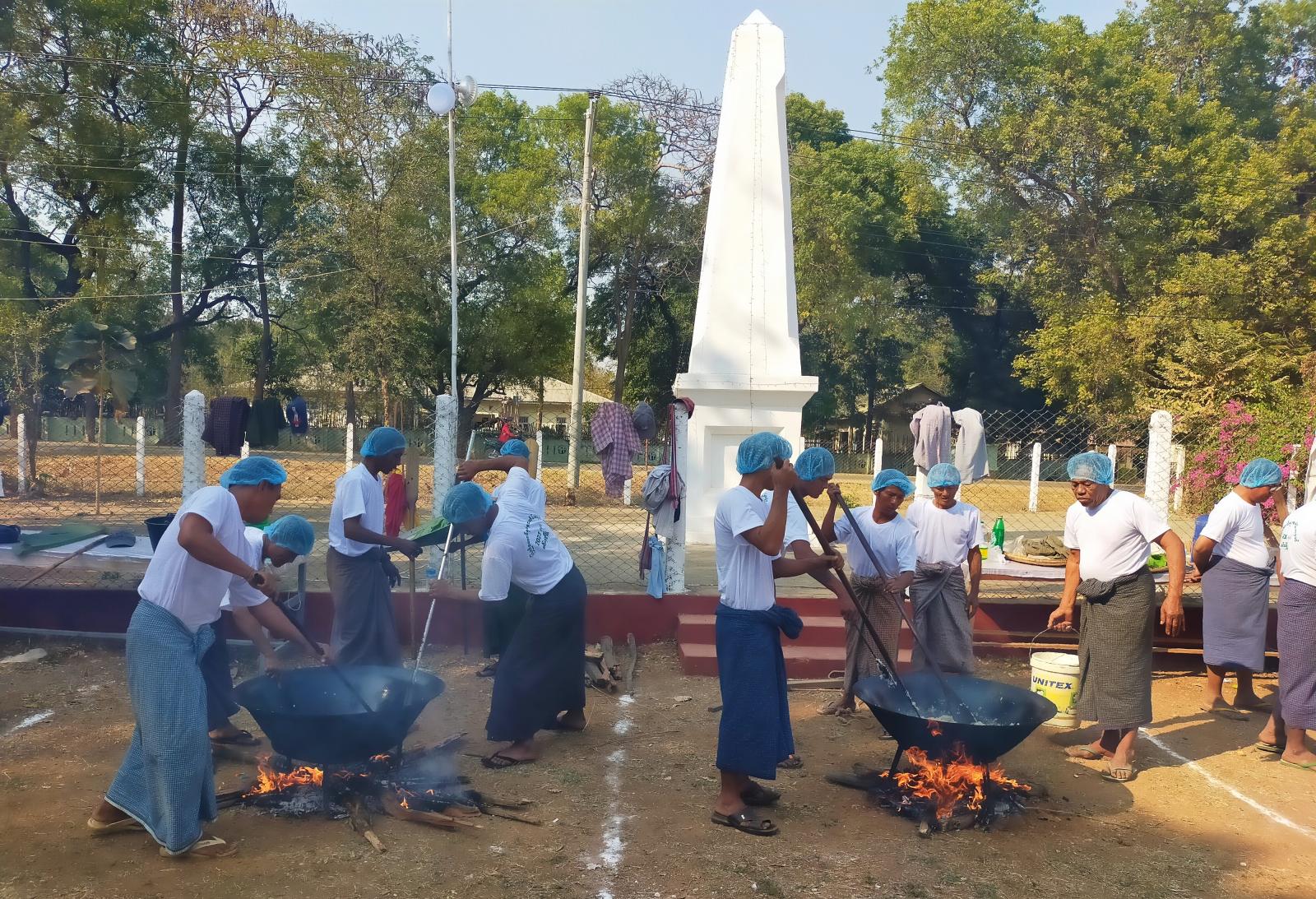 မင်းလှမြို့၌ ၇၆ နှစ်မြောက်ပြည်ထောင်စုနေ့အား ကြိုဆိုဂုဏ်ပြုသောအားဖြင့