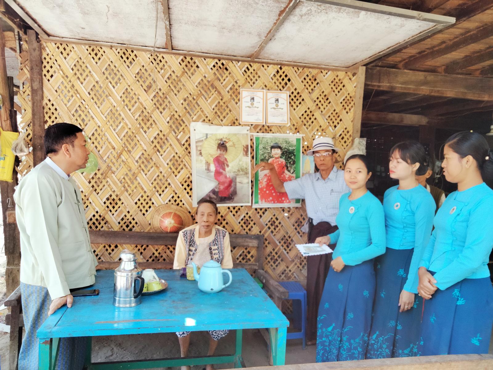 နတ်မောက်မြို့နယ်အတွင်းရှိ အသက် ၈၅ နှစ်နှင့်အထက် အဘိုးအဘွားများအား လူမ