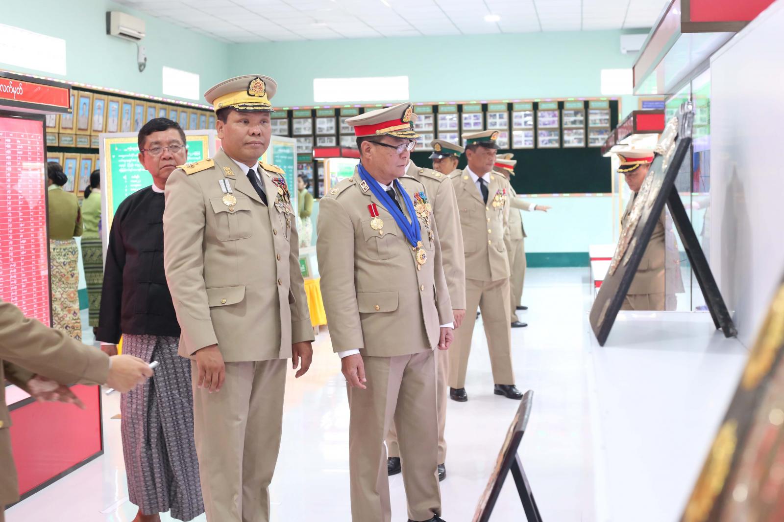 ကရင်ပြည်နယ်ဝန်ကြီးချုပ် ဦးစောမြင့်ဦး အရှေ့တောင်တိုင်းစစ်ဌာနချုပ်စစ်ရေးပ