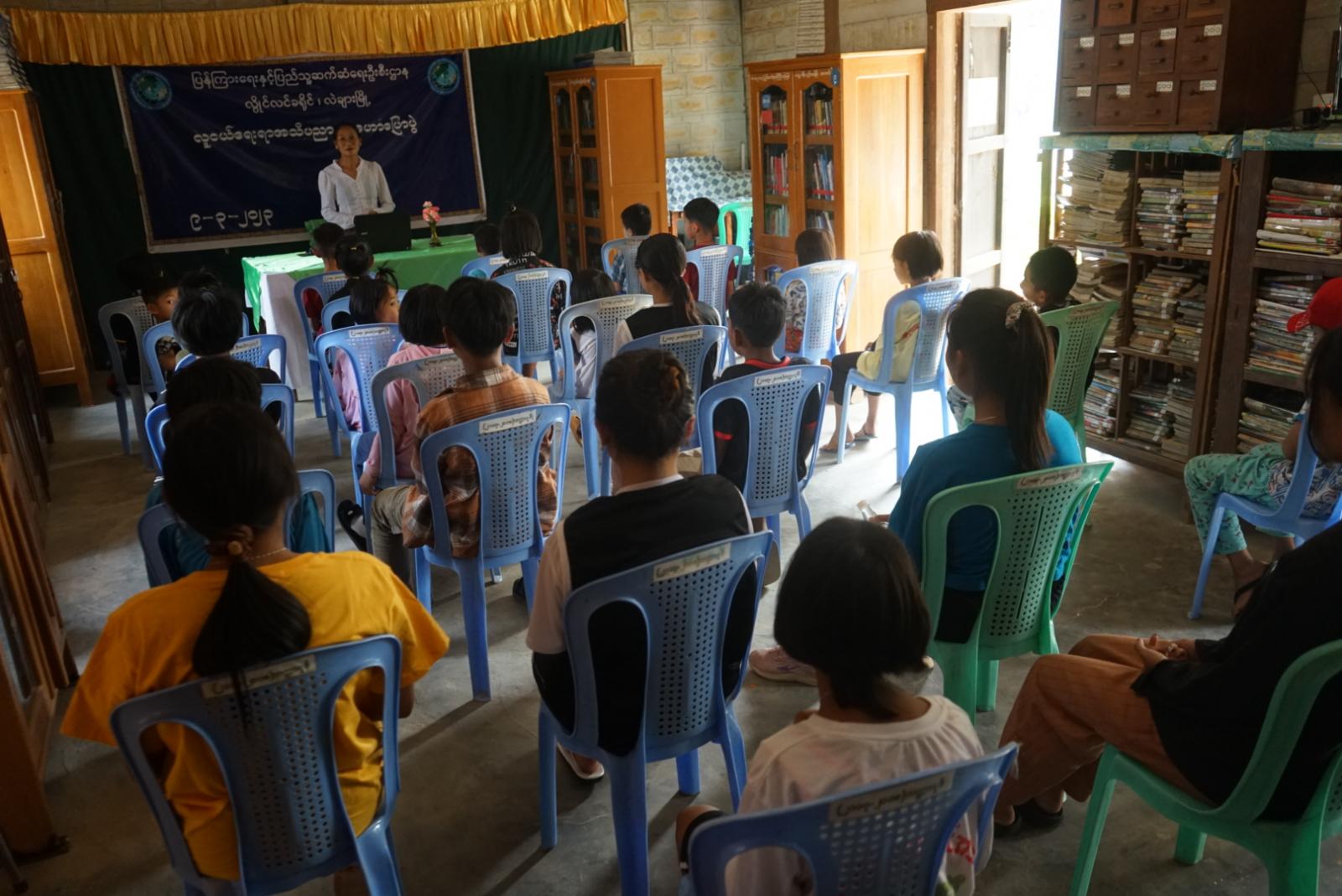 လဲချားမြို့နယ် Community Centre ခန်းမတွင် လူငယ်ရေးရာ အသိပညာပေး ဟောပ
