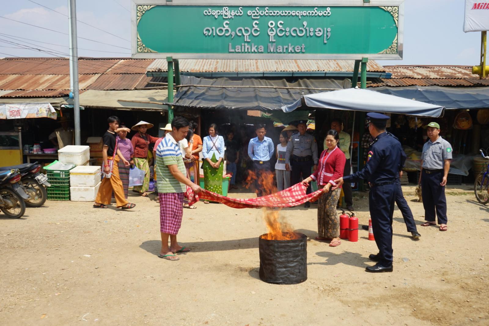 လဲချားမြို့နယ် စည်ပင်သာယာမြို့မစျေးတွင် မီးဘေးလုံခြုံရေးဇာတ်တိုက်လေ့က