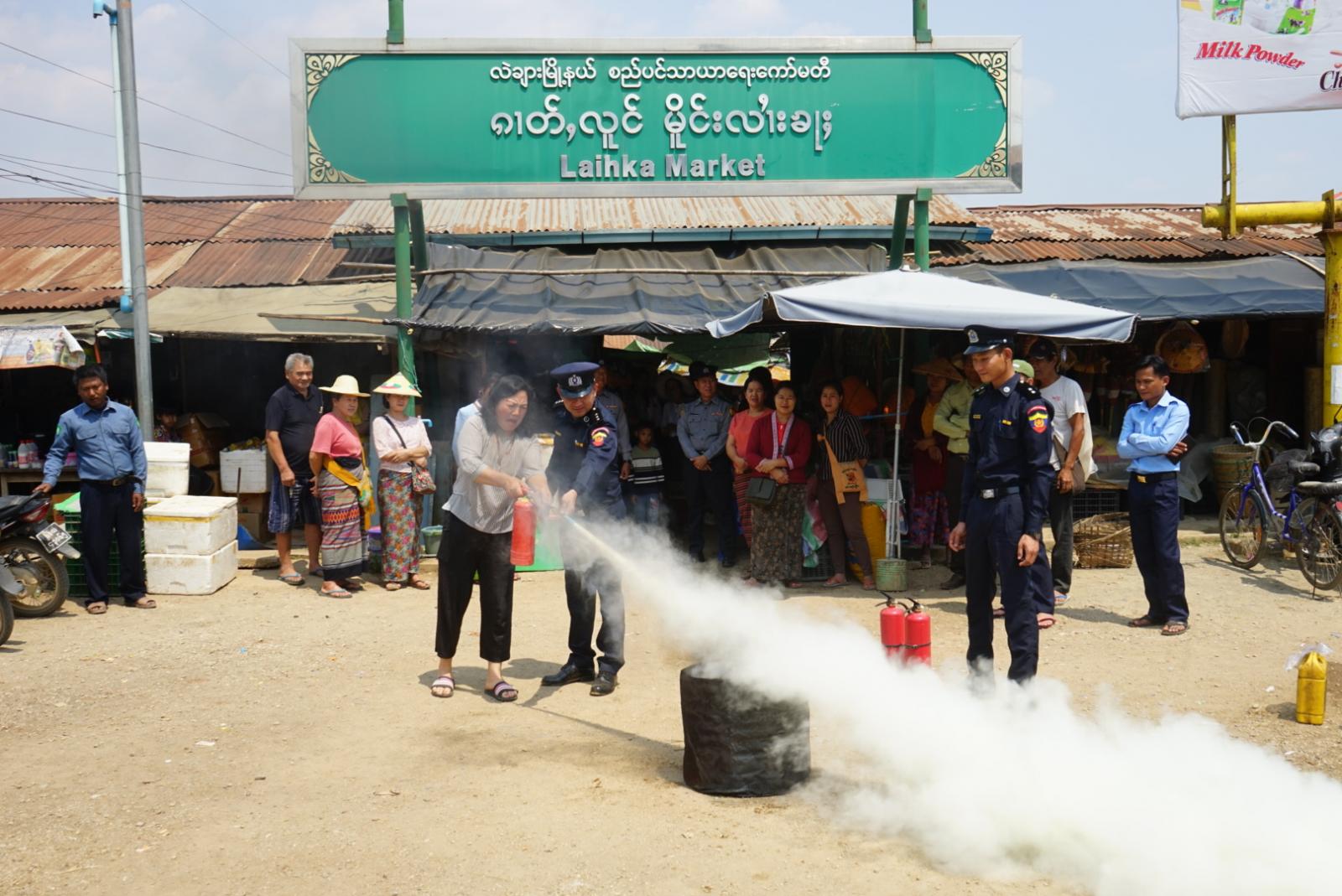 လဲချားမြို့နယ် စည်ပင်သာယာမြို့မစျေးတွင် မီးဘေးလုံခြုံရေးဇာတ်တိုက်လေ့က