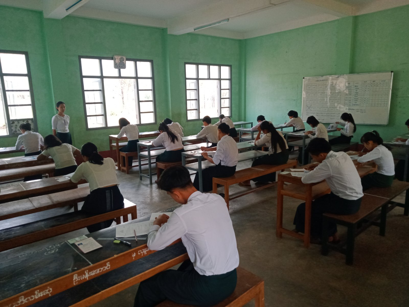 တက္ကသိုလ်ဝင်စာမေးပွဲ အ ထ က ဘောလခဲ စာစစ်ဌာန၌ ကျောင်းသား သူများ စာဖ