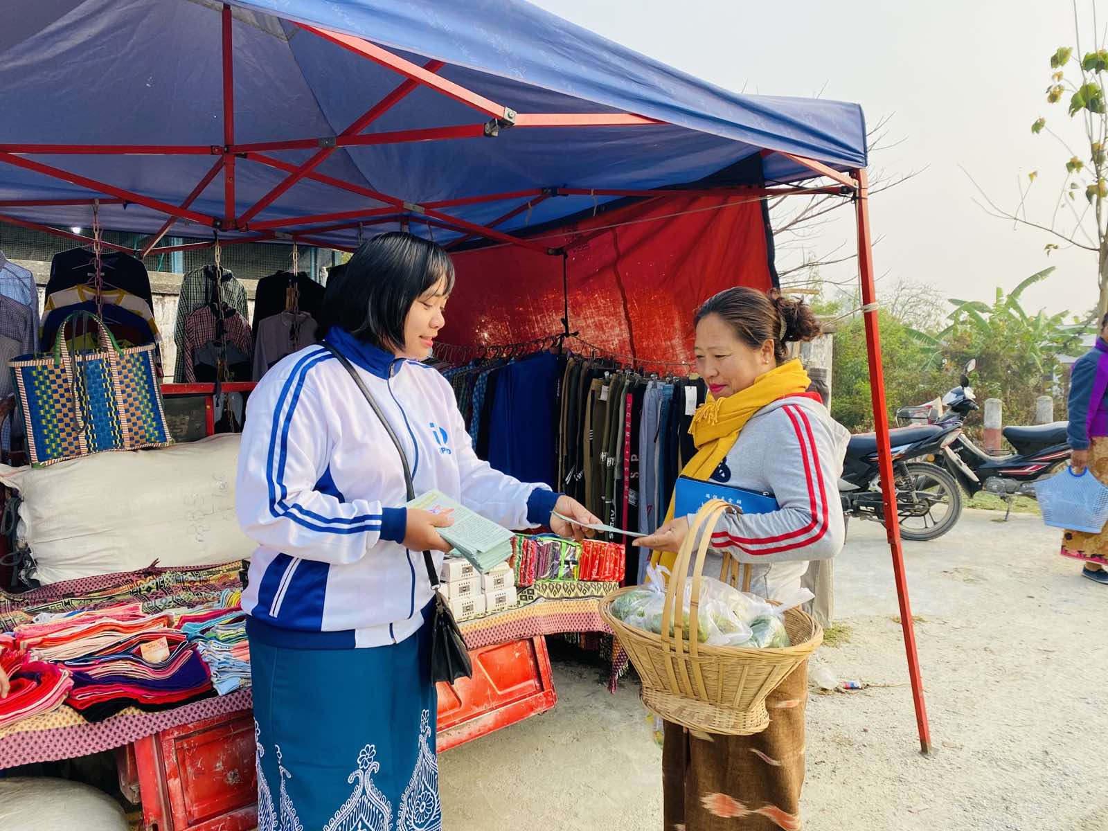 မန့်ဟီးရိုးမြို့တွင် ၇၈နှစ်မြောက် တပ်မတော်နေ့ အထိမ်းအမှတ်အကြို သတင်းစကားလက်ကမ်း စာစောင်များဖ