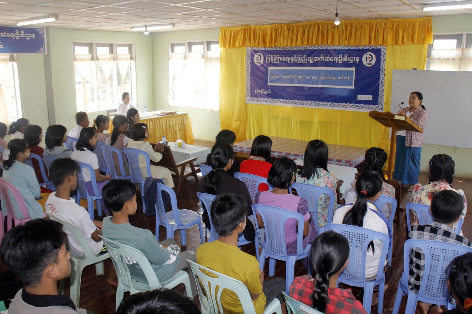 နမ့်စန်တွင် Basic English Grammar And Speaking သင်တန်းဆင်းပွဲကျင်းပ