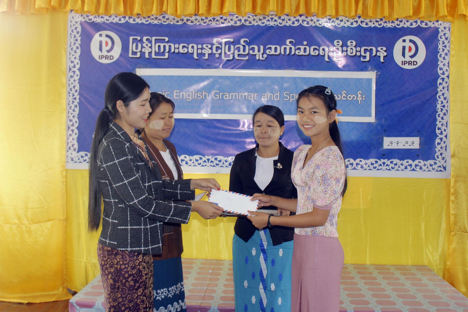 နမ့်စန်တွင် Basic English Grammar And Speaking သင်တန်းဆင်းပွဲကျင်းပ