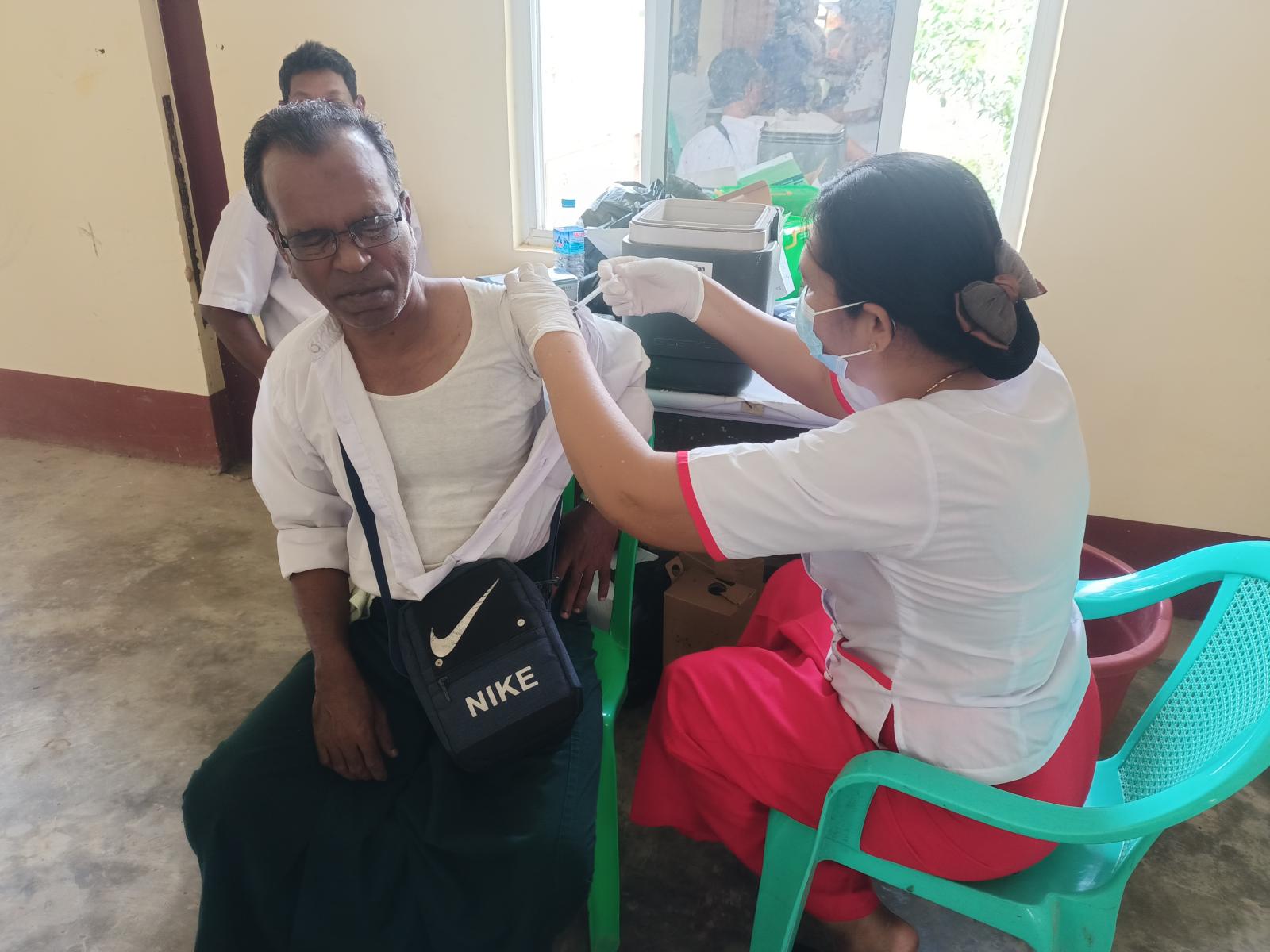 ဘူးသီးတောင်မြို့၌ အသက် ၅ဝ နှစ်အထက်ပြည်သူများအား ကိုဗစ် ၁၉ ကာကွယ်ဆေး