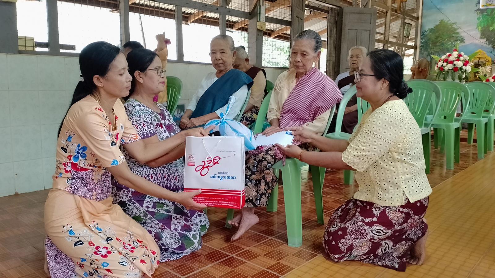မုဒုံမြို့နယ်၌ သက်ကြီးဘိုးဘွားများအား ပူဇော်ကန်တော့ပွဲ ကျင်းပ