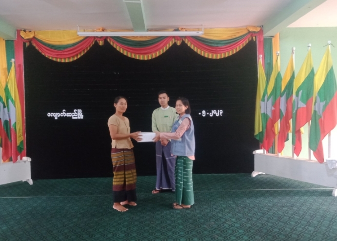ကျောက်ဆည်မြို့နယ်တွင် လေပြင်းတိုက်ခတ်မှုကြောင့် လူနေအိမ်အမိုးလန်ပျက