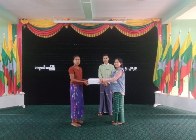 ကျောက်ဆည်မြို့နယ်တွင် လေပြင်းတိုက်ခတ်မှုကြောင့် လူနေအိမ်အမိုးလန်ပျက