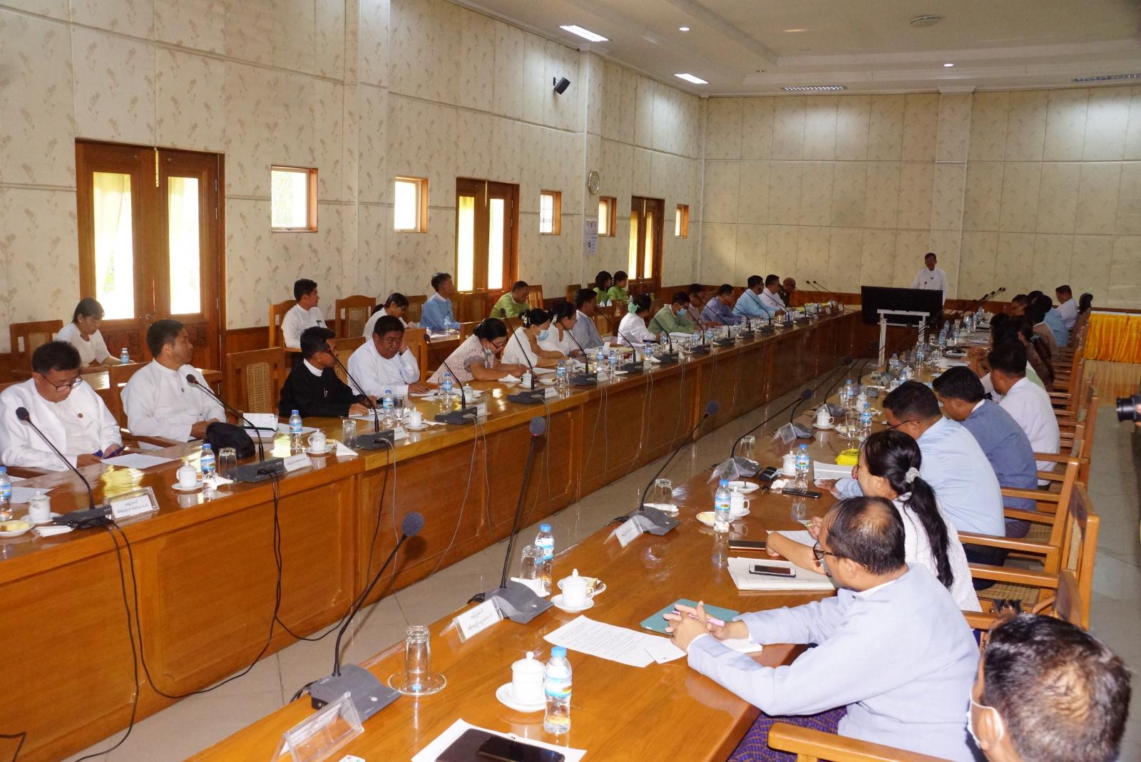 နေပြည်တော်ကောင်စီဥက္ကဋ္ဌ ဦးတင်ဦးလွင် နေပြည်တော်အသေးစား၊ အငယ်စားနှင့