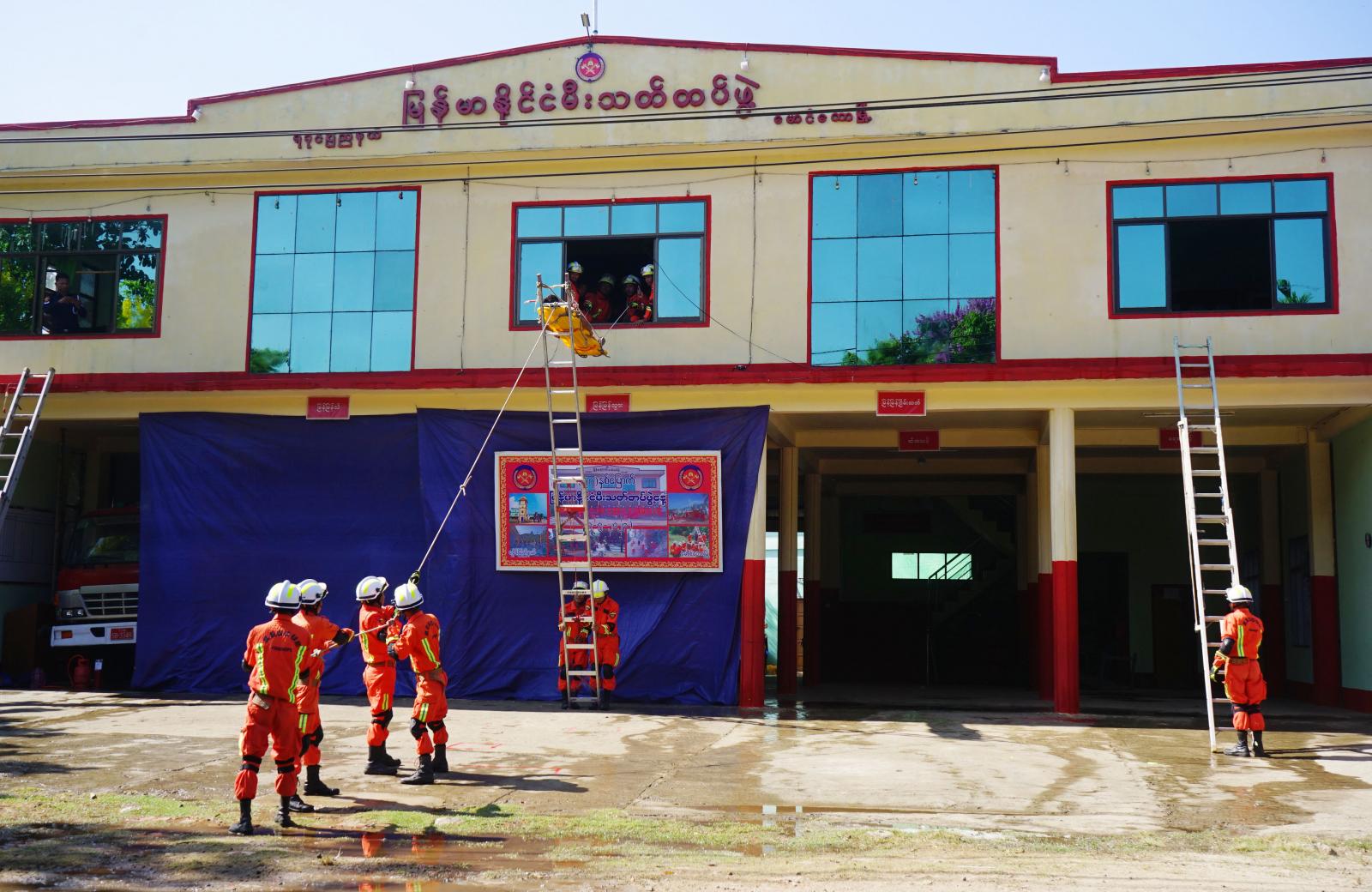 ရခိုင်ပြည်နယ် မောင်တောမြို့၌ ၇၇ နှစ်မြောက် မြန်မာနိုင်ငံမီးသတ်တပ်ဖ