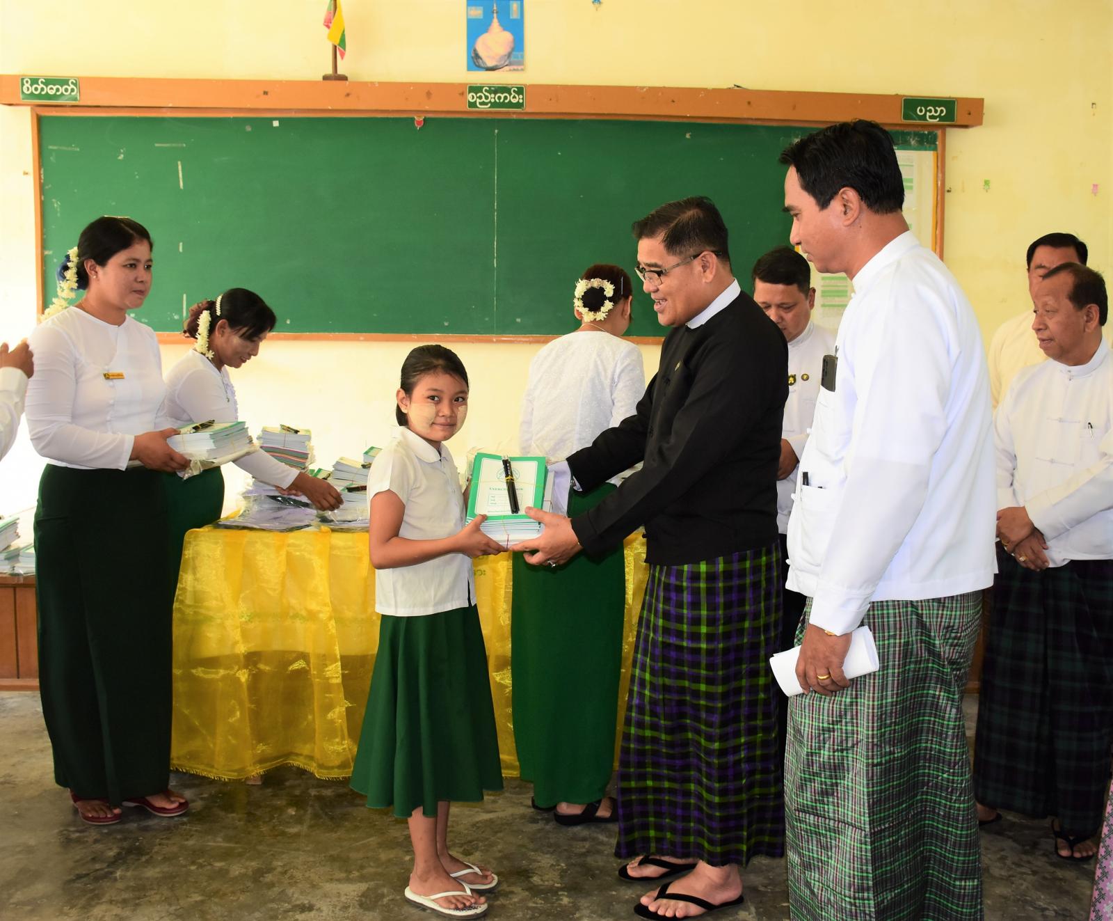 ကချင်ပြည်နယ်ဝန်ကြီးချုပ် ဦးခက်ထိန်နန် ၂၀၂၃ ၂၀၂၄ ပညာသင်နှစ် ကချင်ပြည်နယ