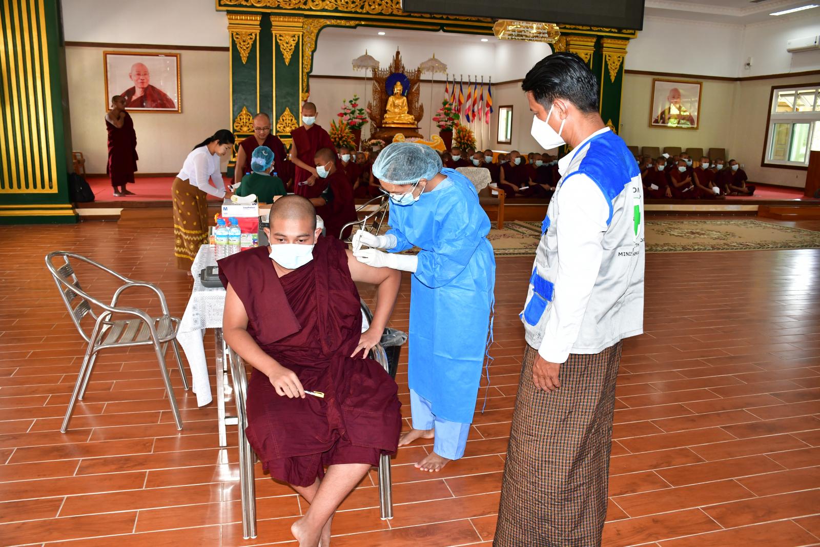ဥတ္တရသီရိမြို့နယ်တွင် သံဃာတော်၊ သီလရှင်အပါး ၁၀၀ အား ကိုဗစ် ၁၉ ရောဂါ ထပ