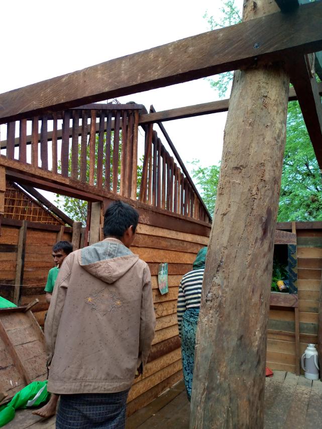 မအီမြို့နယ်တွင် လေပြင်းတိုက်ခတ်မှုကြောင့် လူနေအိမ် ၄ လုံး အမိုးလန်ပျက