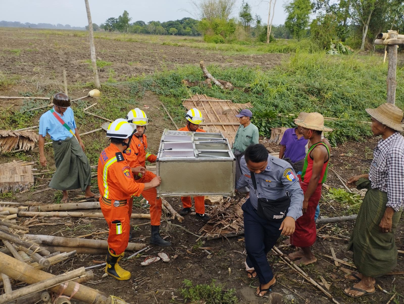 မအူပင်မြို့တွင် မိုးရွာသွန်းပြီးလေပြင်းတိုက်ခတ်မှုကြောင့် နေအိမ် ၅ လုံး