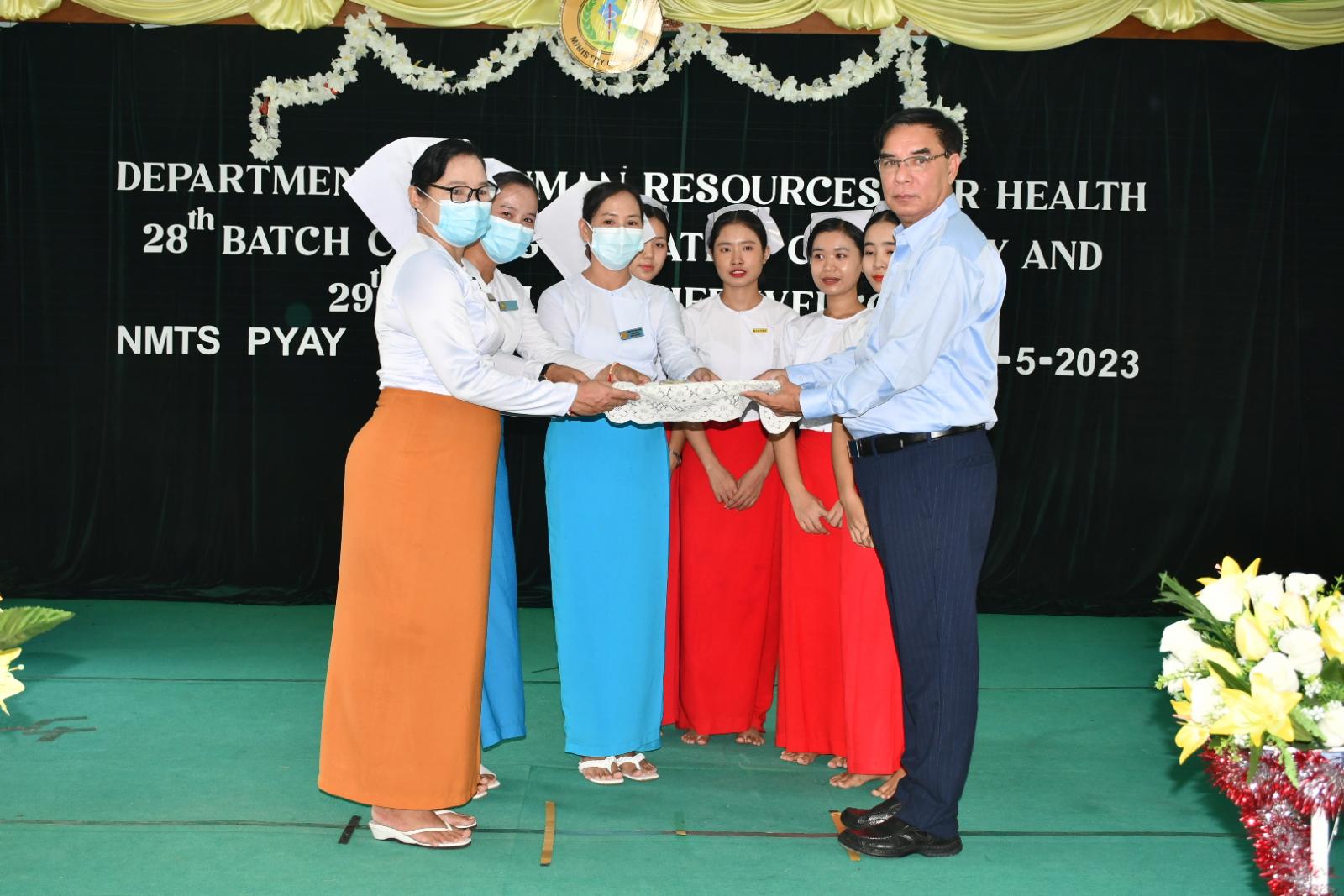 ပဲခူးတိုင်းဒေသကြီးအစိုးရအဖွဲ့ဝန်ကြီးချုပ် ဦးမျိုးဆွေဝင်း ပြည်မြို့ သူနာပြုနှင့်သားဖွားသင်တန်းက