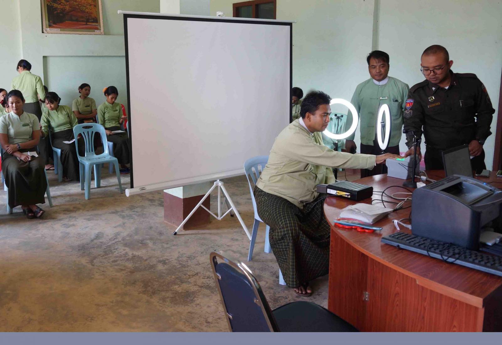 မိုင်းယန်းမြို့၌ Biometric အချက်အလက်ကောက်ယူခြင်းနှင့် Uid နံပါတ်ထုတ