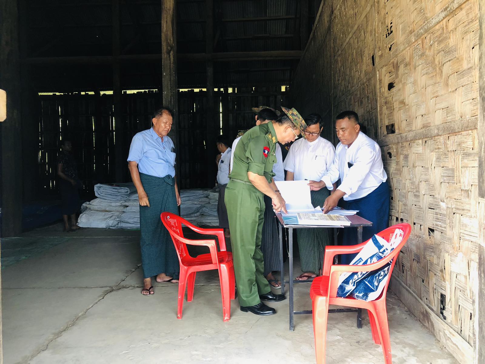 ဘူးသီးတောင်မြို့၌ ဒုတိယဗိုလ်ချုပ်ကြီး အေးဝင်းနှင့် တာဝန်ရှိသူများ ထောက