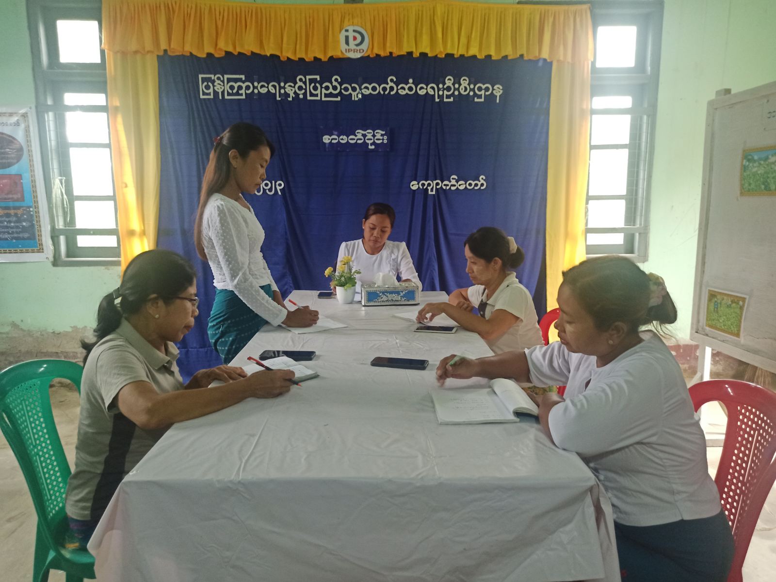 ကျောက်တော်မြို့နယ်ရုံး Community Centre ခန်းမ၌ ရုံးလုပ်ငန်းလက်စွဲစာအုပ