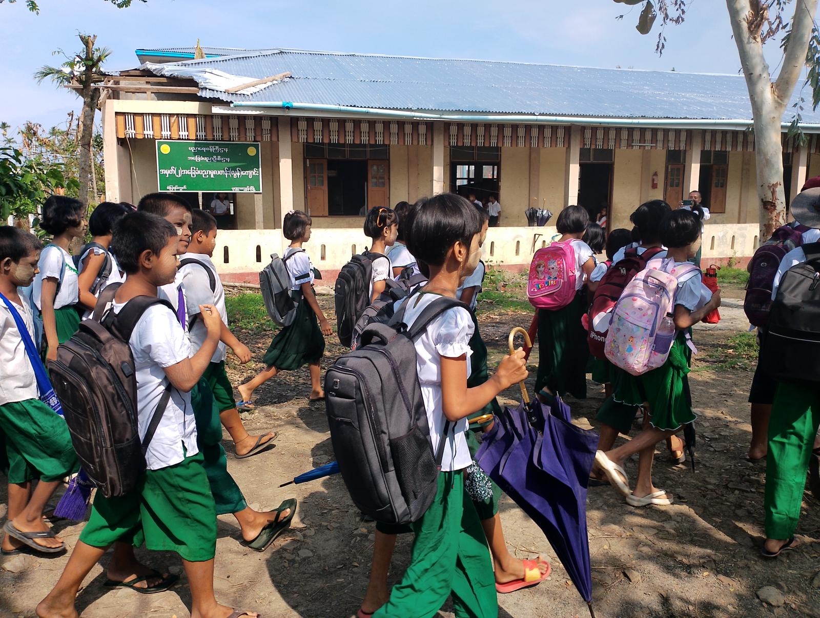 ပုဏ္ဏားကျွန်းမြို့နယ်၌ အခြေခံပညာကျောင်းများတွင် ကျောင်းသား၊ ကျောင်းသူများ ပျော်ရွှင်စွာဖြင့် တက