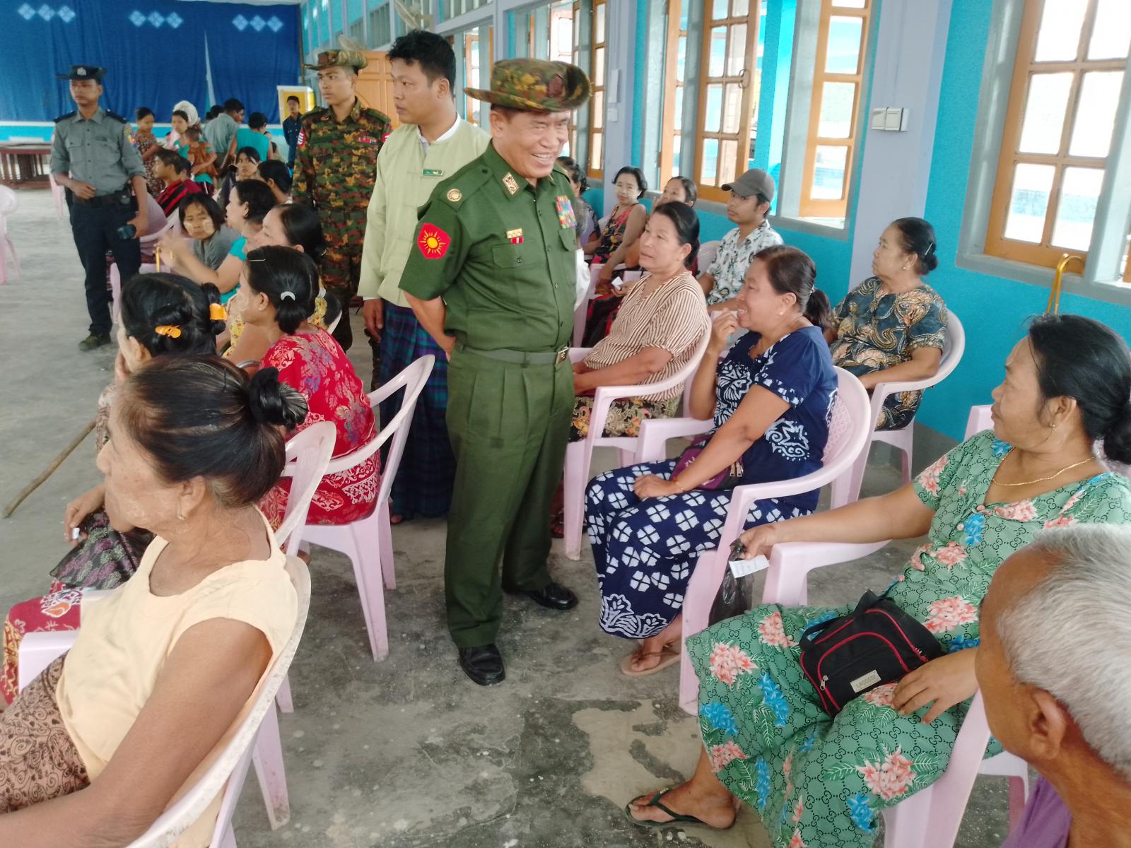 မြေပုံမြို့၌ ဗိုလ်မှူးချုပ် ကျော်ကျော်စိုးက တိုင်းရင်းဆေးပညာဦးစီးဌာန၊ ပြည်နယ်ဦးစီးမှူးဒေါ်သိန