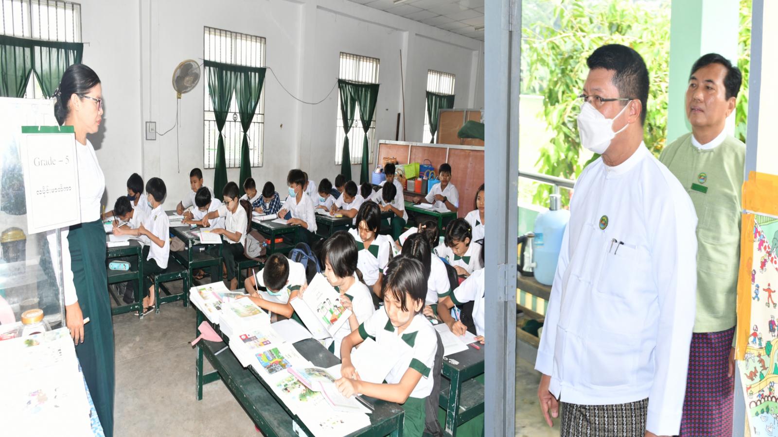 ဧရာဝတီတိုင်းဒေသကြီးအစိုးရအဖွဲ့ဝန်ကြီးချုပ် ဦးတင်မောင်ဝင်း တိုင်းဒေသက