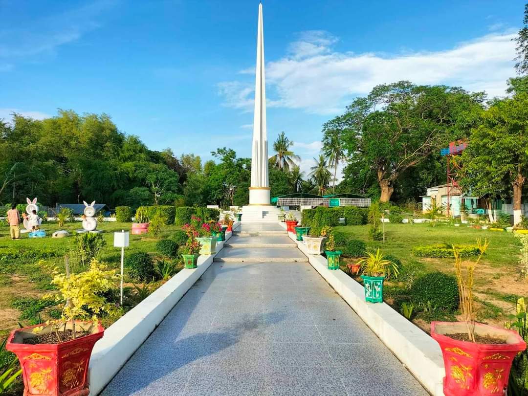 နတ်မောက်မြို့ လွတ်လပ်ရေးကျောက်တိုင်ပန်းခြံအတွင်း သာယာလှပမှုရှိစေရေးလုပ