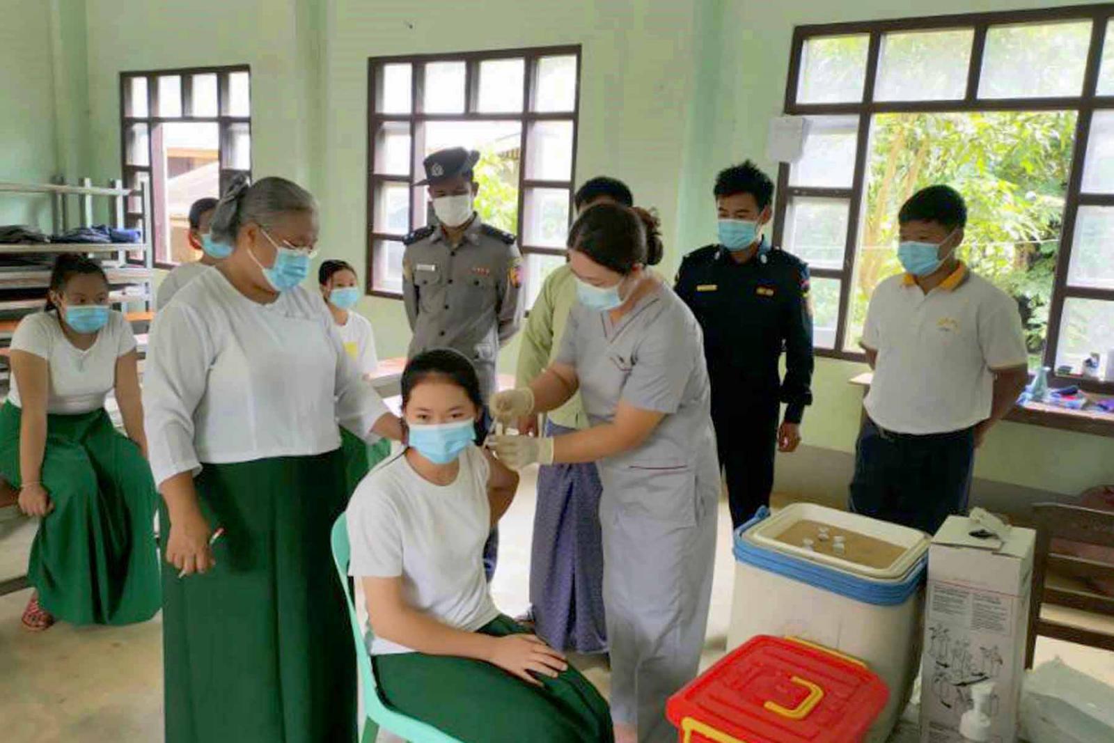 မိုင်းယုမြို့၌ အသက် ၁၂ အောက်နှင့်အထက် ကျောင်းသား၊ ကျောင်းသူများအား