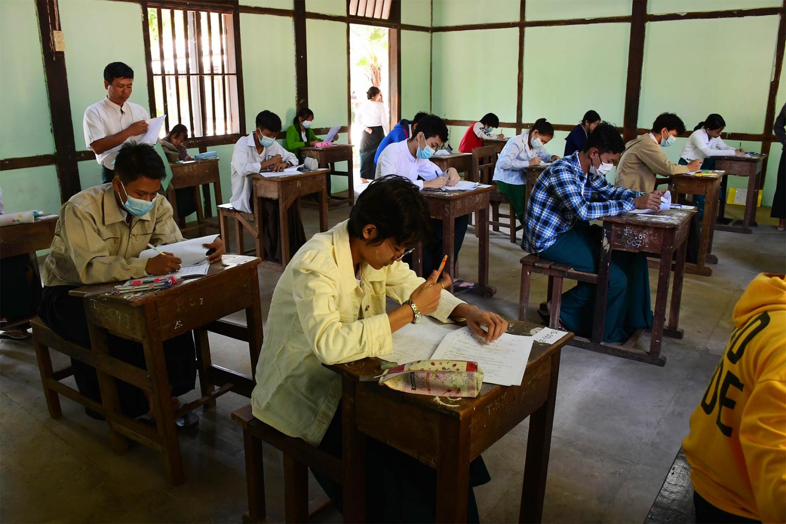 မိတ္ထီလာမြို့၌ ၇၆ နှစ်မြောက် အာဇာနည်နေ့ အထိမ်းအမှတ်စာစီစာကုံး၊ ကဗျာန