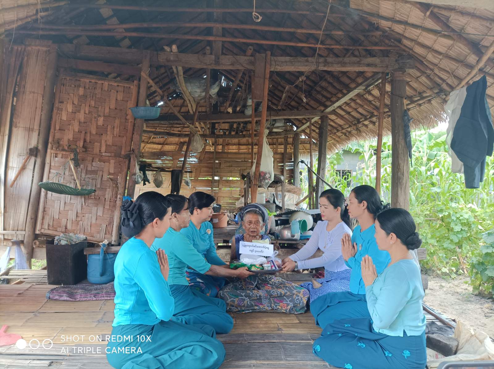 မိုင်းဆတ်မြို့၌ အသက် ၈၅ နှစ်နှင့်အထက် ဘိုးဘွားများအား နိုင်ငံတော်မ