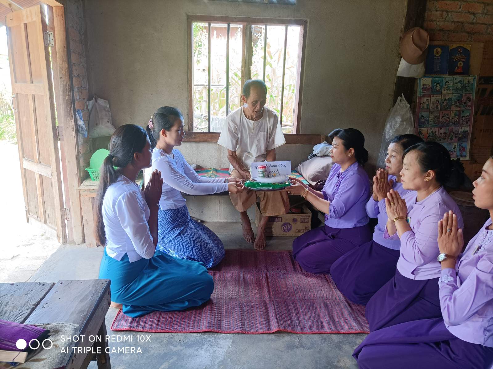 မိုင်းဆတ်မြို့၌ အသက် ၈၅ နှစ်နှင့်အထက် ဘိုးဘွားများအား နိုင်ငံတော်မ
