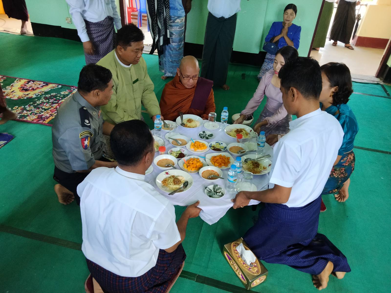 မင်းပြားမြို့နယ် အထွေထွေအုပ်ချုပ်ရေးဦးစီးဌာနမိသားစု ဝါဆိုသင်္ကန်း ဆက်ကပ