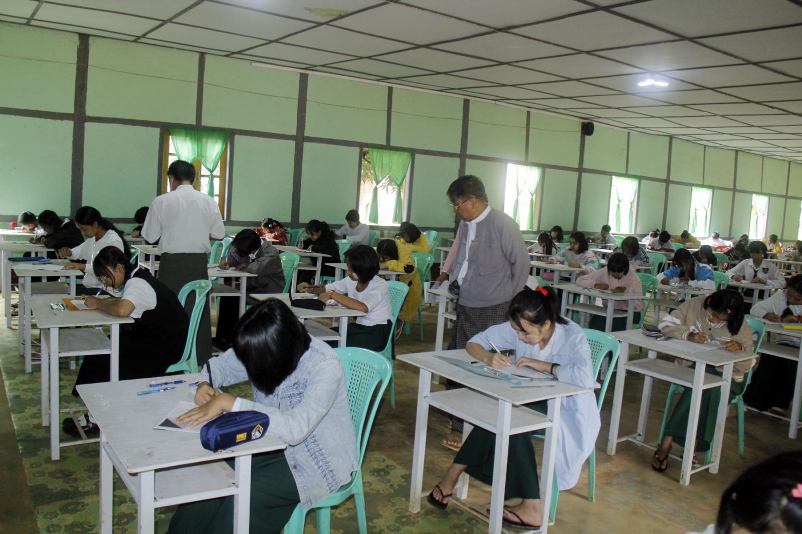 နမ့်စန်တွင် ၇၆ နှစ်မြောက် အာဇာနည်နေ့အထိမ်းအမှတ် စာစီစာကုံး၊ ကဗျာနှင့