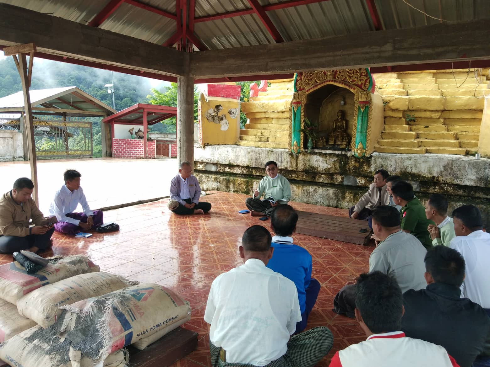 မက်မန်းမြို့ မင်းရန်အောင်စေတီတော်ကြီး လုံးတော်ပြည့်ရွှေသင်္ကန်း ကပ်လ