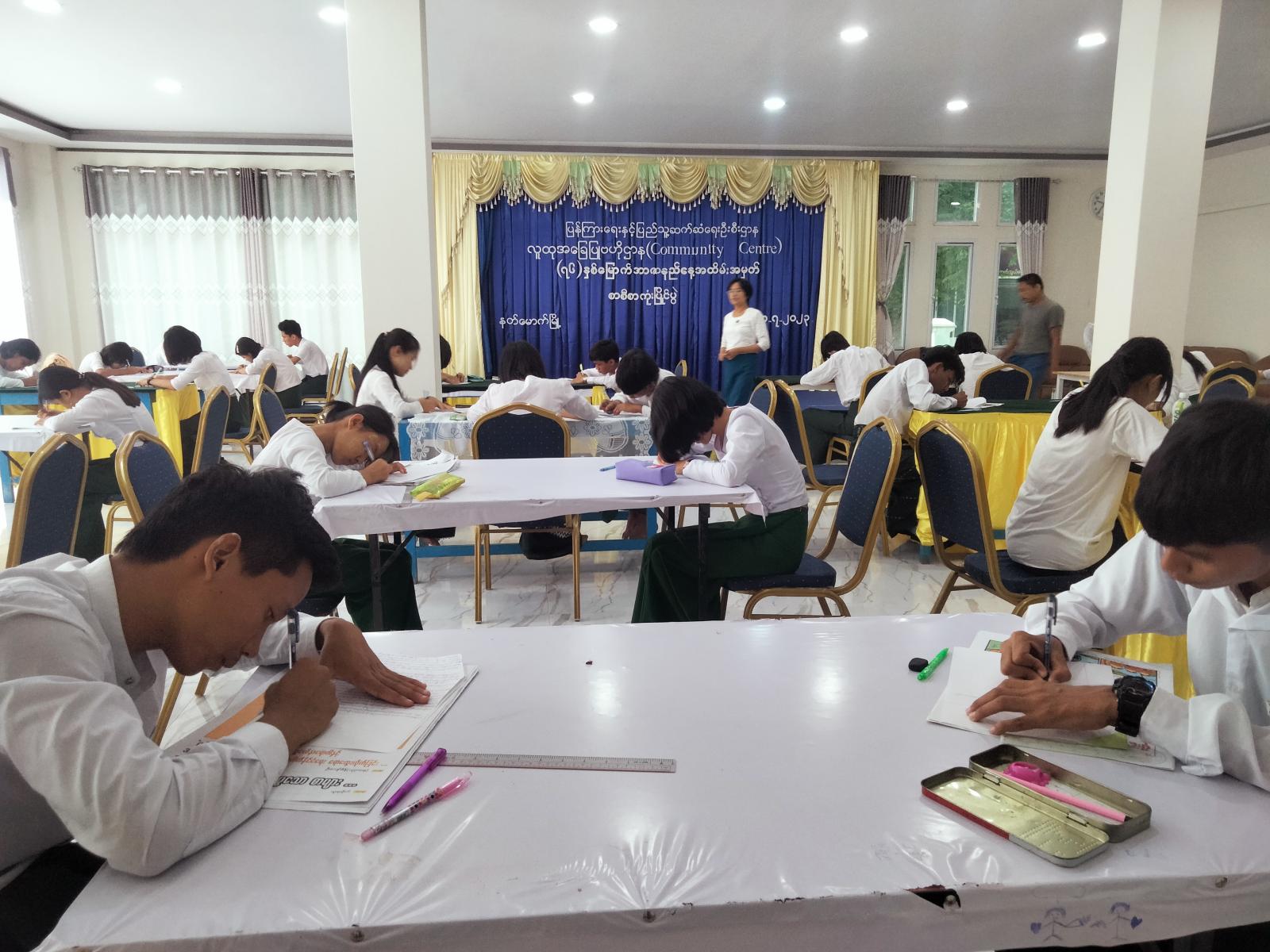 နတ်မောက်မြို့၌ ၇၆ နှစ်မြောက် အာဇာနည်နေ့အထိမ်းအမှတ် အလယ်တန်းအဆင့