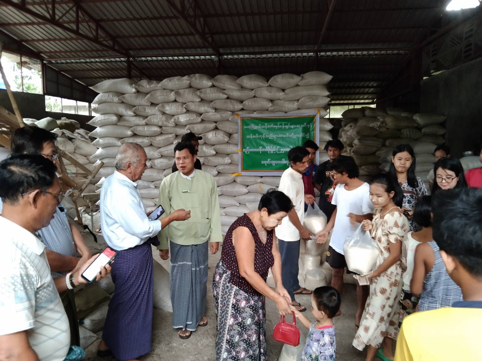သထုံမြို့နယ်တွင် ဆန်စက်လုပ်ငန်းရှင်များအသင်းနှင့် ဆန်စပါးကုန်သည်များအသင