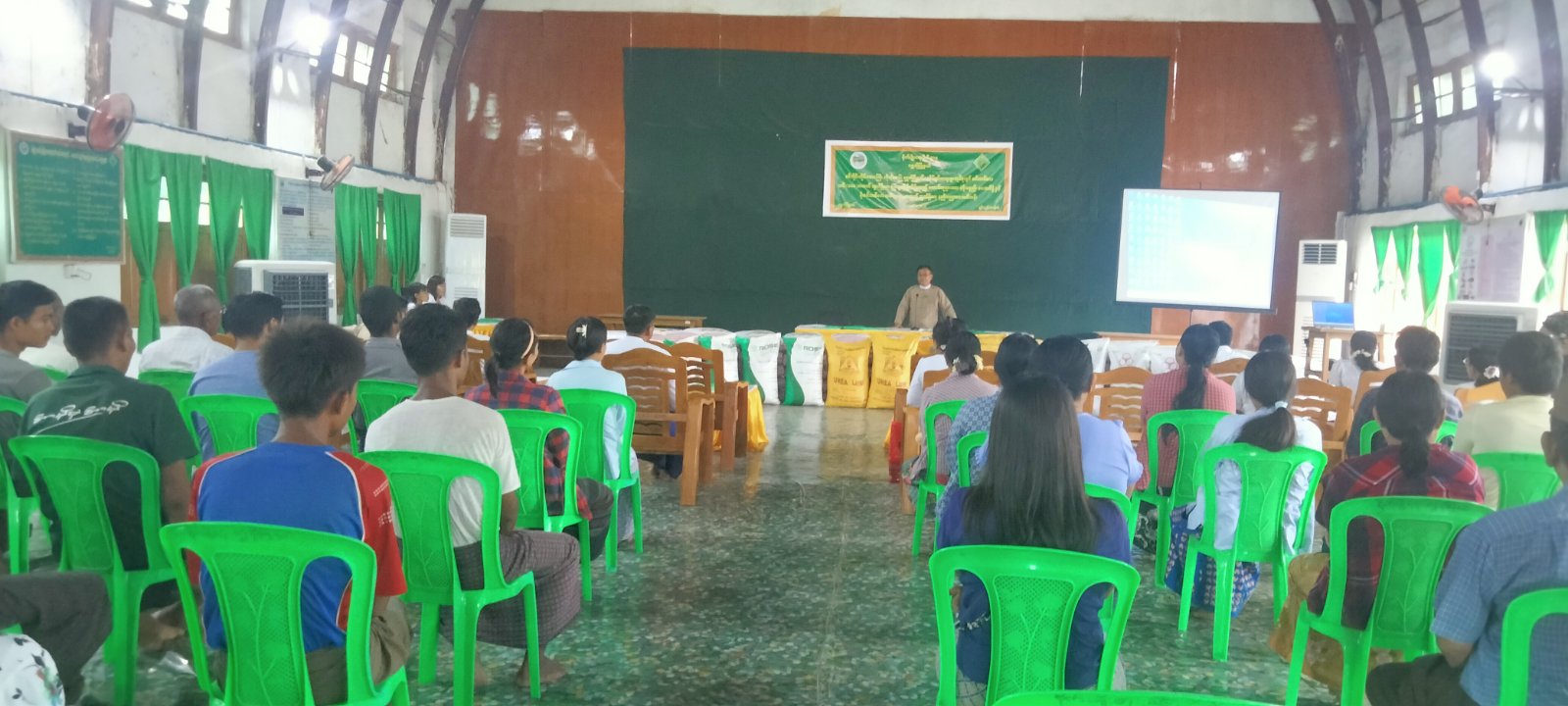 ရွှေဘိုမြို့တွင် စပါးတစ်ဧက တင်း ၁၀၀ အထက်ထွက်ရှိ ရေး စံပြကွက် စိုက်ပ