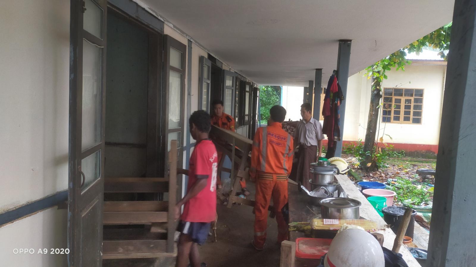 ကေ့ာကရိတ်မြို့၌ မိုးအဆက်မပြတ်ရွာသွန်းမှုကြောင့် လူနေအိမ်များသို့ရေများ