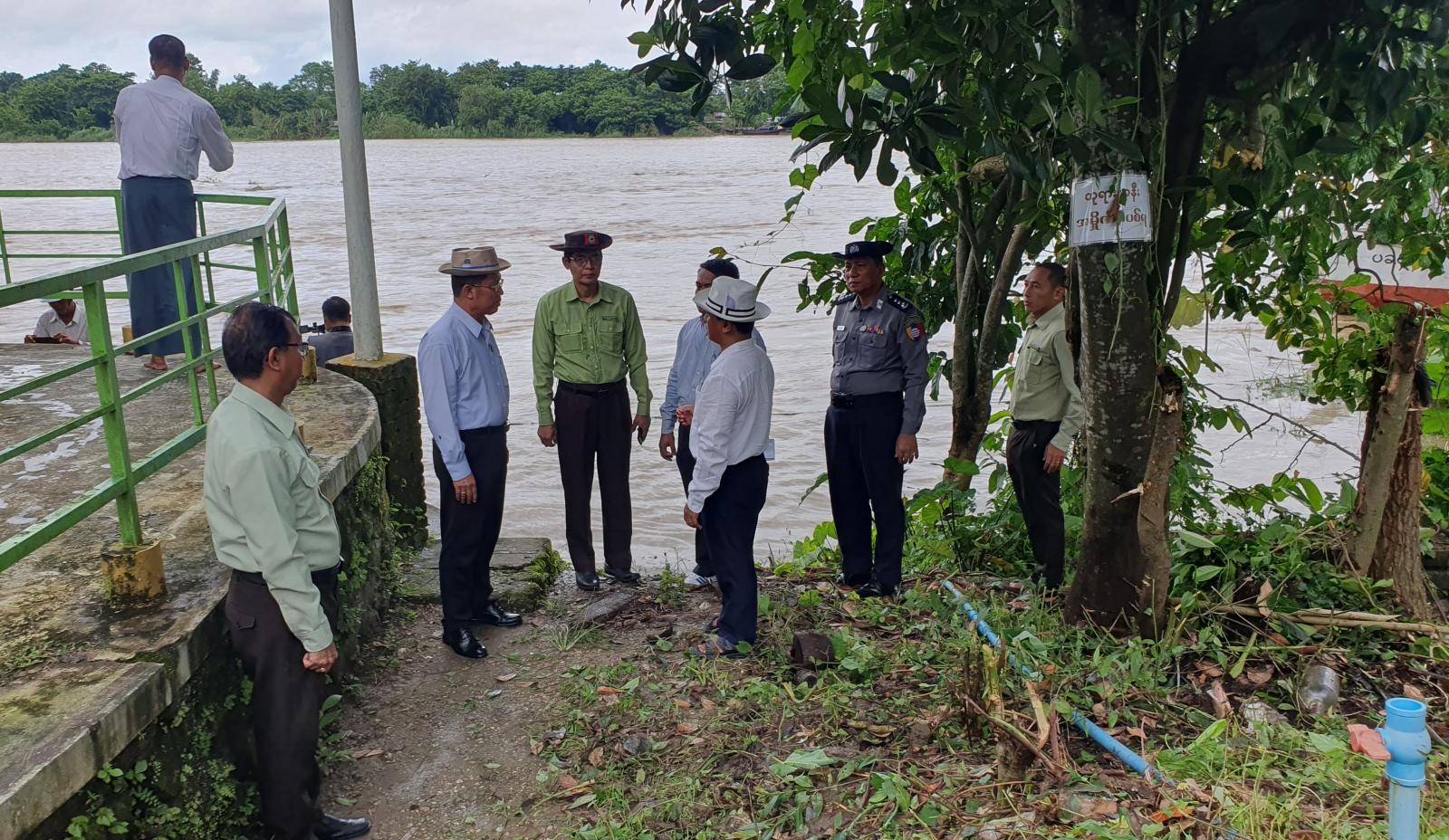 ဧရာဝတီတိုင်းဒေသကြီး အစိုးရအဖွဲ့ဝန်ကြီးချုပ် ဦးတင်မောင်ဝင်း ညောင်တုန်းမ