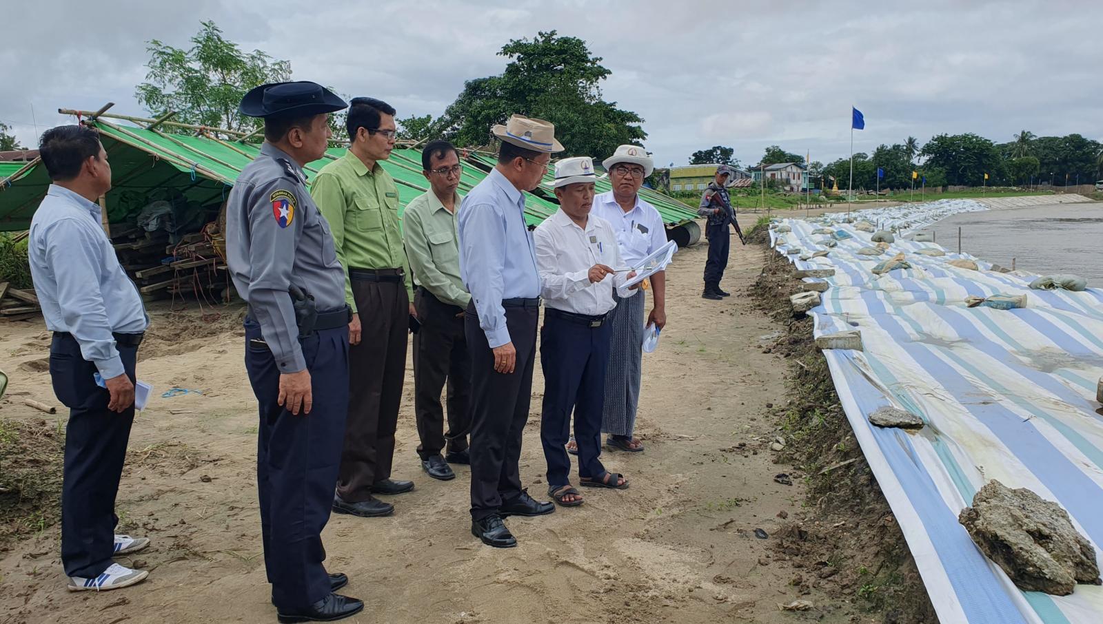 ဧရာဝတီတိုင်းဒေသကြီး အစိုးရအဖွဲ့ဝန်ကြီးချုပ် ဦးတင်မောင်ဝင်း ညောင်တုန်းမ