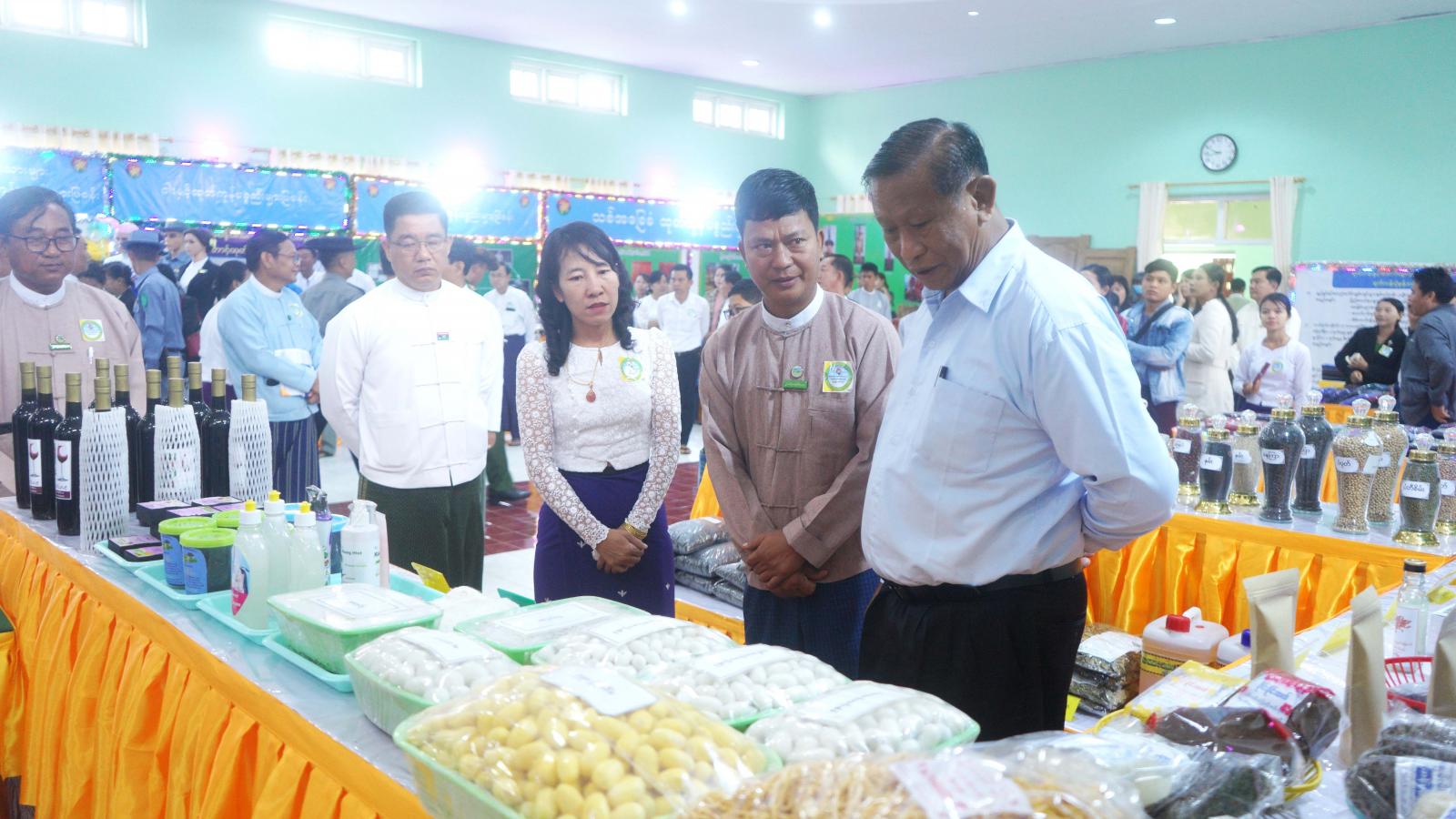 နိုင်ငံတော်စီမံအုပ်ချုပ်ရေးကောင်စီအဖွဲ့ဝင် ပိုးရယ်အောင်သိန်း ကယားပြည်နယ် အသေးစား၊ အငယ်စားနှင့