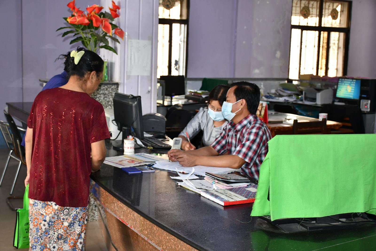 မူဆယ်မြို့၊ မြန်မာ့စီးပွားရေးဘဏ်မှ နိုင်ငံဝန်ထမ်း အငြိမ်းစား များ၏ ပင