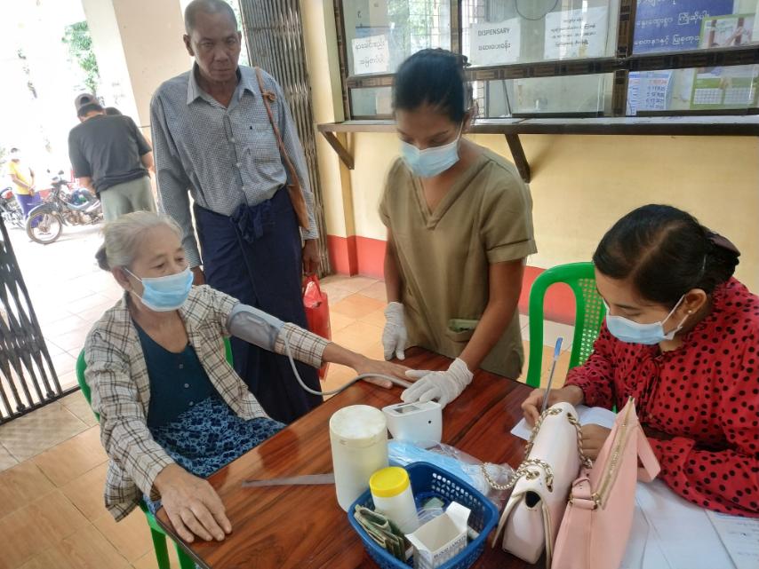 ဇီးကုန်းမြို့နယ်၌ အငြိမ်းစားနိုင်ငံ့ဝန်ထမ်းများအား ကျန်းမာရေးစောင့်ရှောက်မှု ပြုလုပ်ပေး