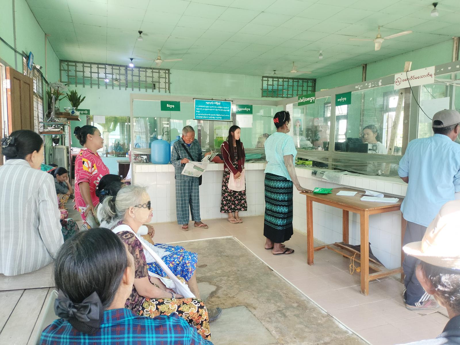 မိုင်းပန်မြို့နယ် မြန်မာ့စီးပွားရေးဘဏ်တွင် အငြိမ်းစားဝန်ထမ်းများအား ပင