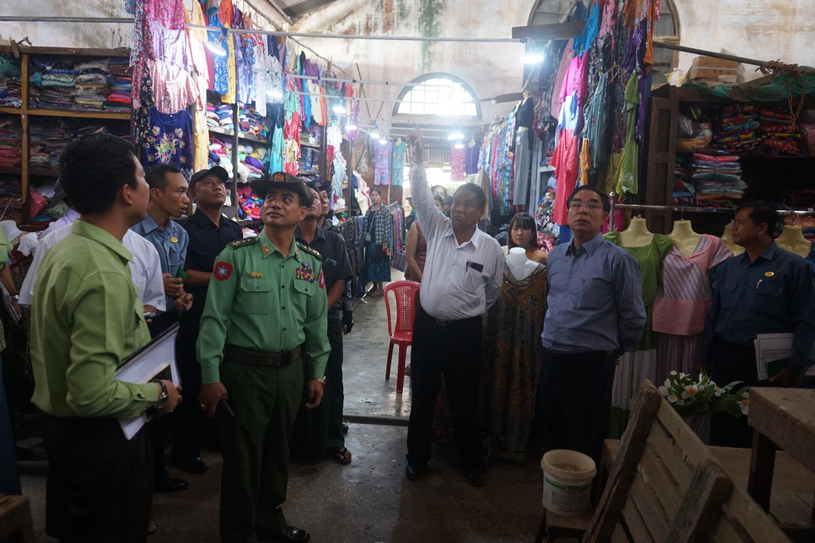 ပဲခူးတိုင်းဒေသကြီး ဝန်ကြီးချုပ် ဦးမျိုးဆွေဝင်းနှင့်အဖွဲ့ နတ်တလင်းမြို့ မြို့မဈေးဈေးရုံအသစ် တည