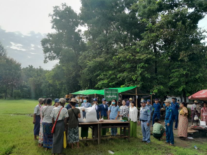 အိမ်မဲမြို့နယ်တွင် အခြေခံစားသောက်ကုန်များကို စျေးလျော့ချ၍ အခွန်လွတ်စ