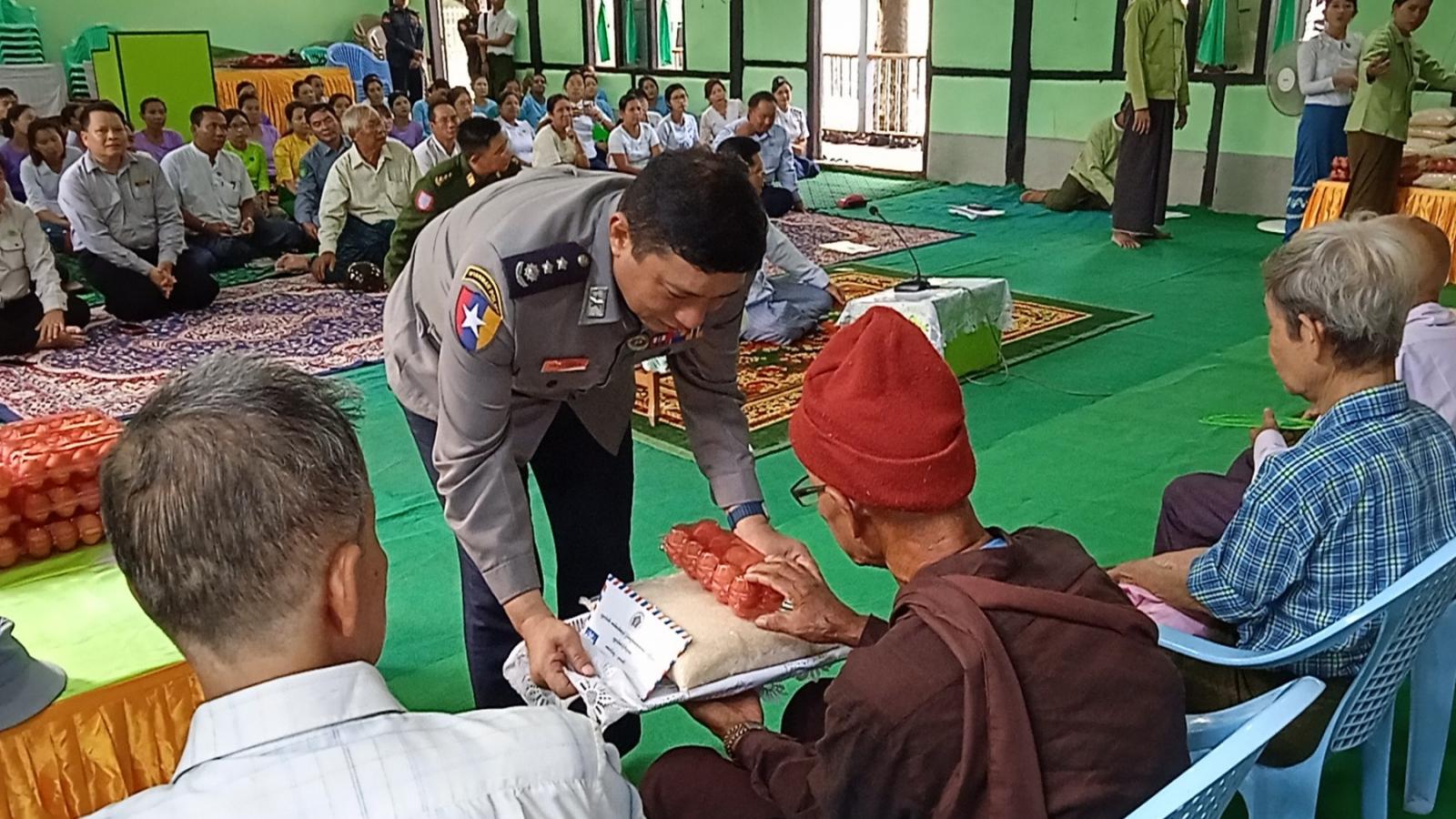 ဧရာဝတီတိုင်းဒေသကြီး ဝန်ကြီးချုပ် ဦးတင်မောင်ဝင်း အိမ်မဲမြို့နယ်တွင် အသက