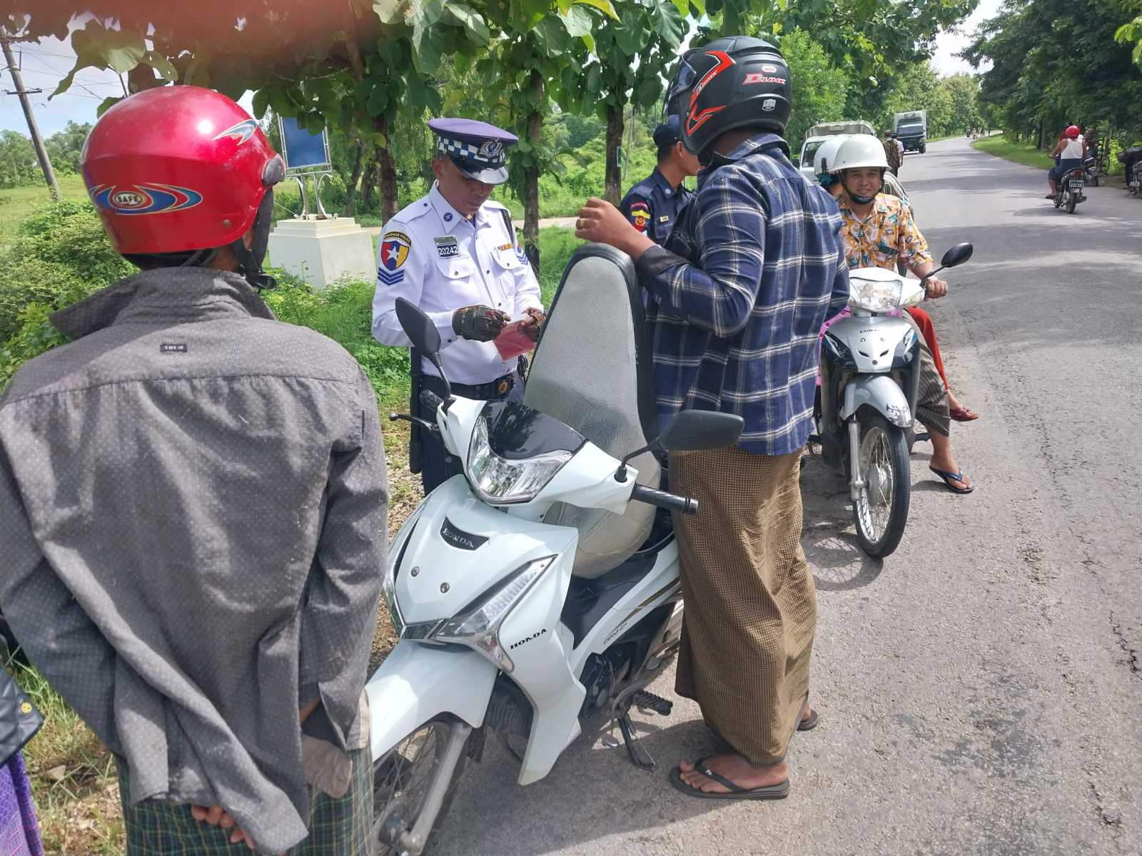 လပွတ္တာမြို့နယ်တွင် ယာဉ်အန္တရာယ်ကင်းရှင်းရေးနှင့်ယာဉ်စည်းကမ်း၊ လမ်းစည