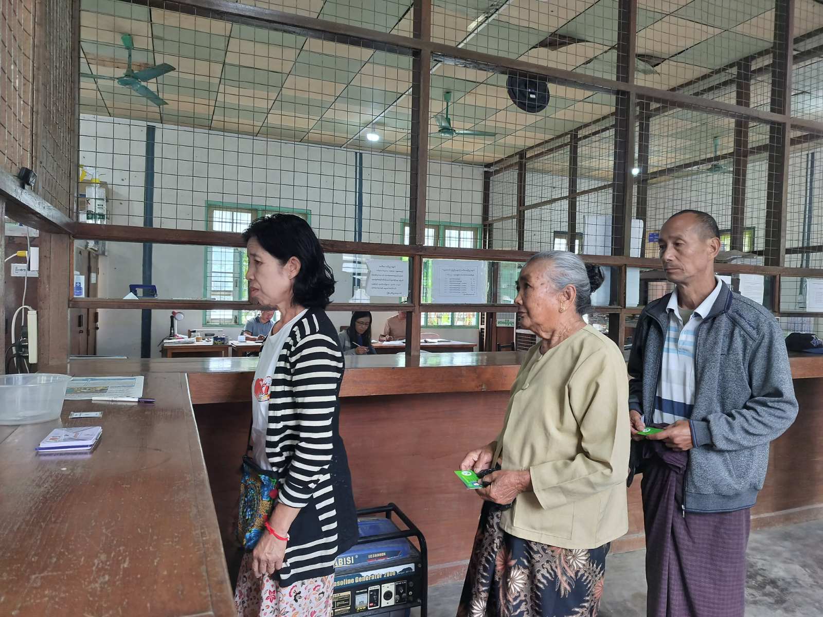 နမ့်ခမ်းမြို့တွင် နိုင်ငံ့ဝန်ထမ်း အငြိမ်းစားများ၏ ပင်စင်လစာငွေများ ထုတ